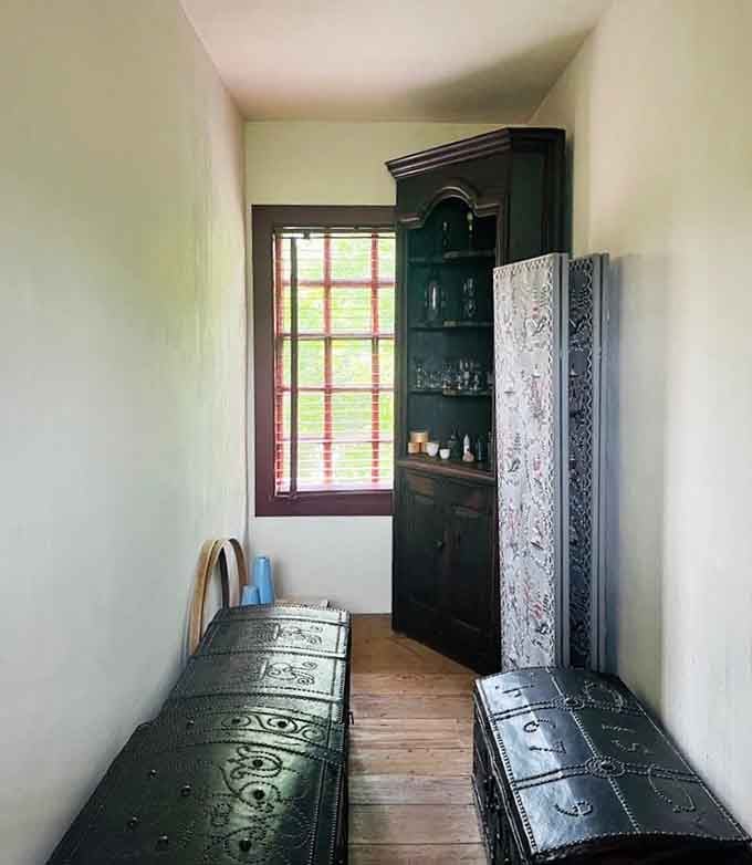 Small space, big atmosphere. Mrs. Randolph's closet proves that the most interesting rooms are never the largest ones.