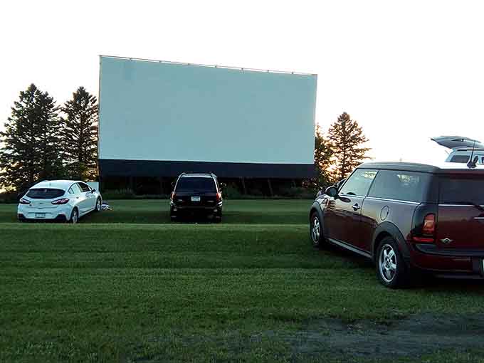 This Classic Minnesota Drive-In Theater Still Shows 2 First-Run Movies ...