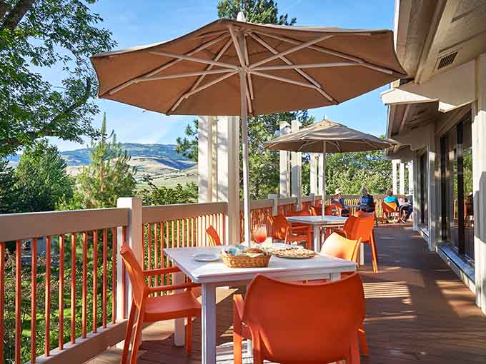Luna Cafe's sunny deck and rolling valley views make it the kind of lunch spot you'd happily drive two hours for.