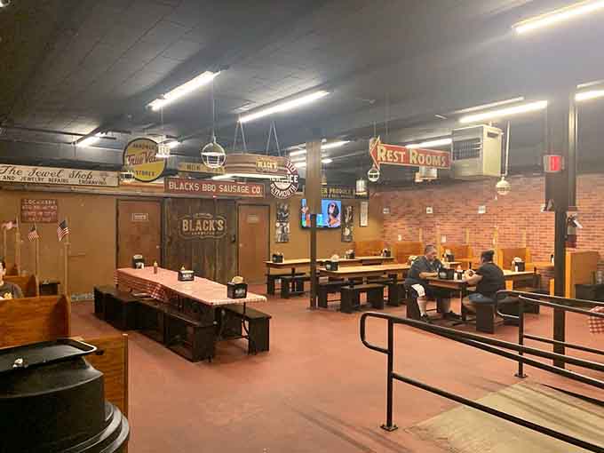 Long communal tables, vintage signs hanging overhead, and the faint smell of smoke in the air. Pull up a bench.