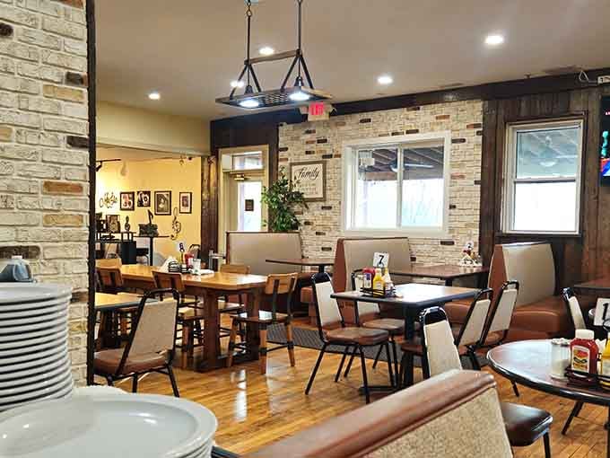 Exposed brick walls, warm pendant lighting, and cozy booths, Elicious has a dining room that actually makes you want to linger.