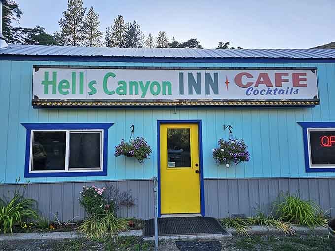 That cheerful yellow door and hand-painted sign at Hell's Canyon Inn and Cafe say "come on in" louder than any neon sign could.