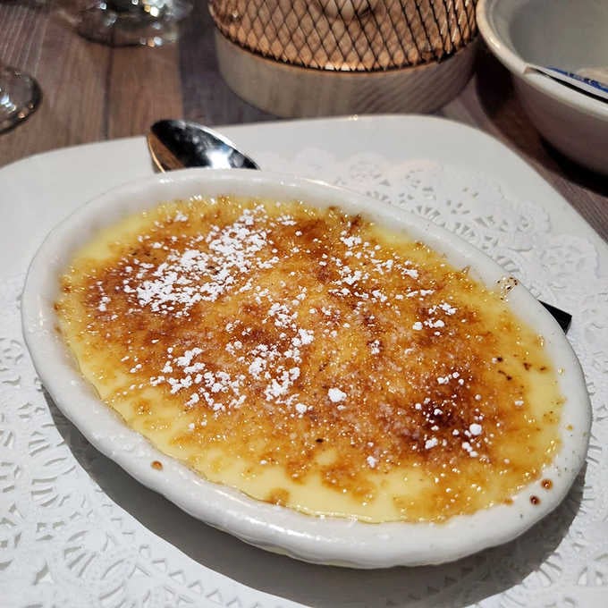 That caramelized sugar crust on the cr&egrave;me br&ucirc;l&eacute;e is practically begging you to tap it with a spoon right now.