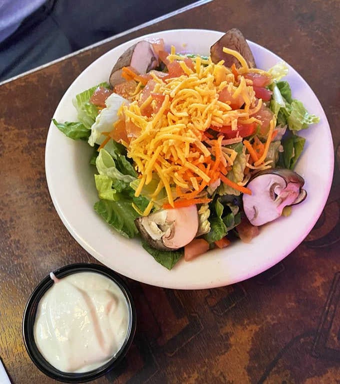 Even the salad at Lincoln's Roadhouse looks like it's trying harder than most restaurants' main courses do.