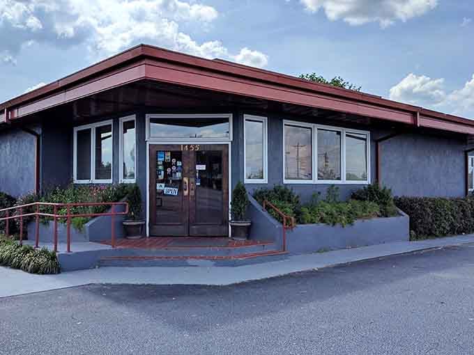 Chestnut Grill's clean, inviting entrance hints at a dining room where good meals and good company happen regularly.