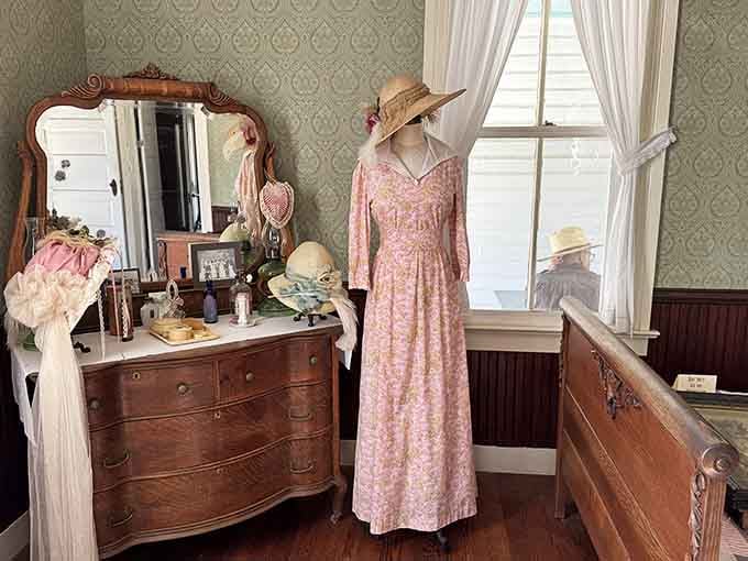 A pink floral dress and wide-brimmed hat, someone in 1915 had genuinely excellent taste in fashion.