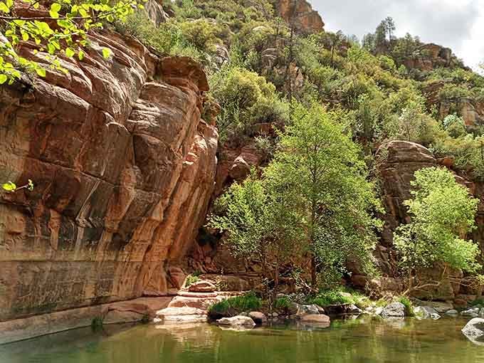 The canyon wraps around Oak Creek like it's giving the whole place a very dramatic, very photogenic hug.