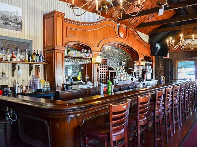 This magnificent bar looks like it could tell a thousand stories, most of them involving laughter, friendship, and really good burgers.