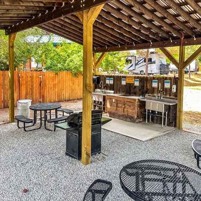 Outdoor kitchen facilities mean you can cook like a pioneer without actually having to cook like a pioneer.