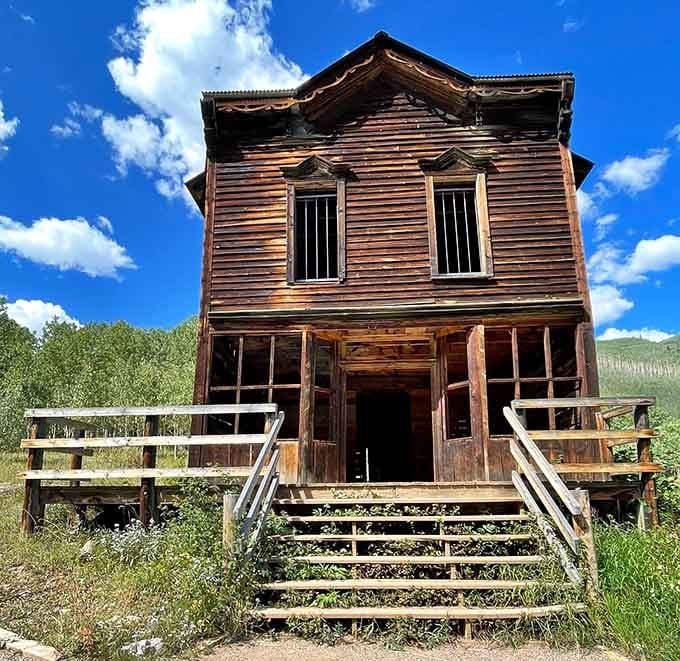This two-story hotel once promised comfort to weary travelers, now it just promises incredible photographs and quiet reflection.