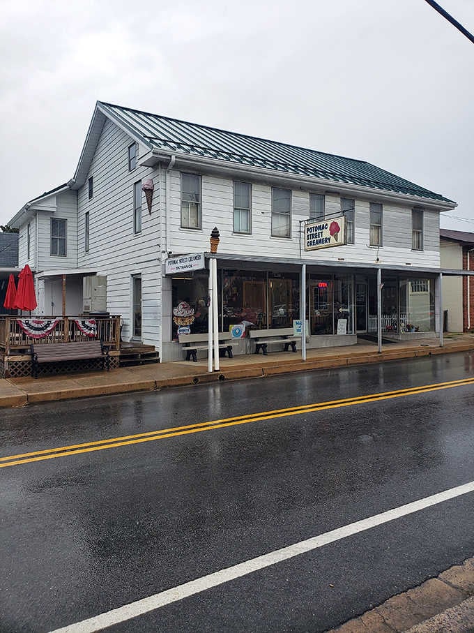 Potomac Street Creamery is the kind of white-clapboard, ice-cream-cone-on-the-sign spot that makes a rainy day feel forgivable.