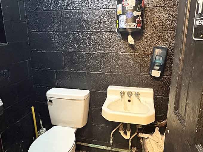 No frills, no fuss, painted black brick walls. Even the bathroom commits fully to the Fleetwood's no-nonsense personality.