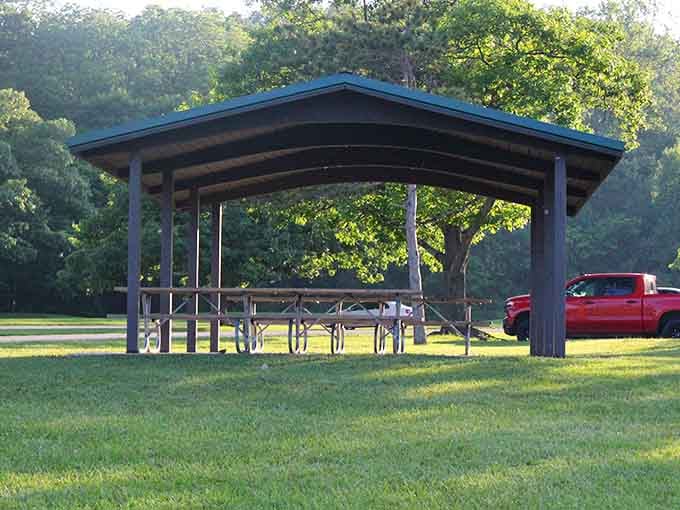A shaded picnic shelter surrounded by green, because some meals taste better when the dining room has no walls.