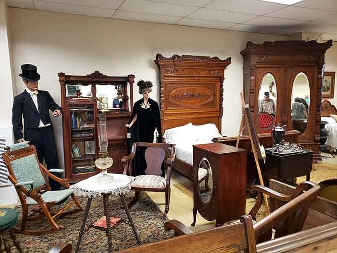 Victorian furniture and period mannequins recreate the refined lifestyle enjoyed by Alabama's more prosperous pioneer families.