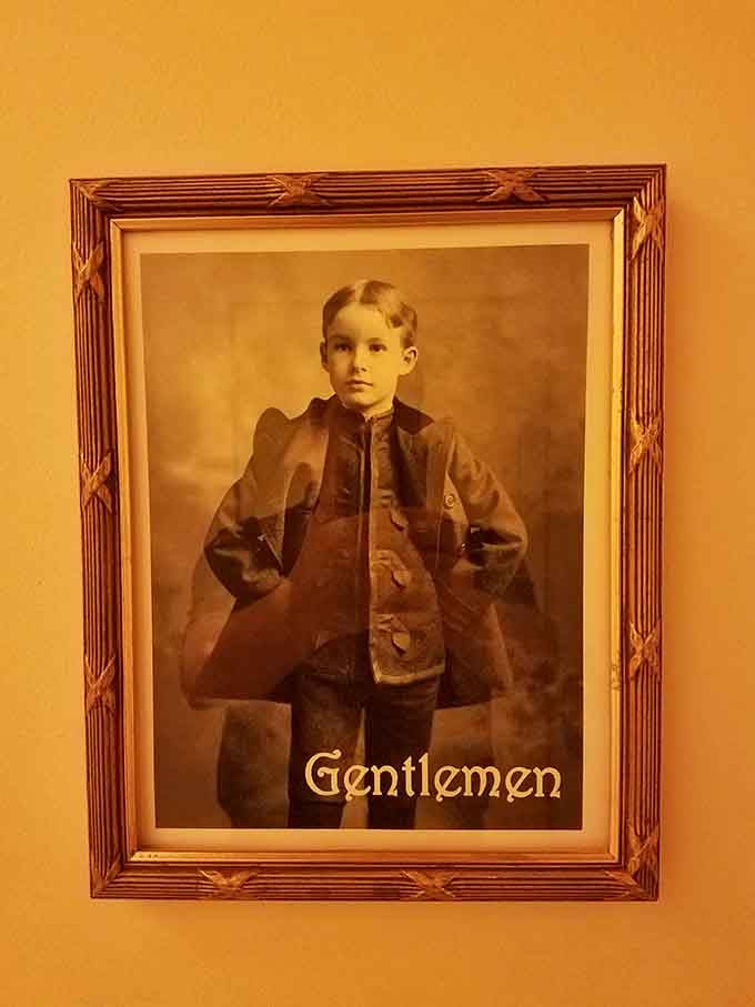 Even the restroom sign at Ten Chimneys comes with a vintage portrait. Sophistication follows you everywhere here.