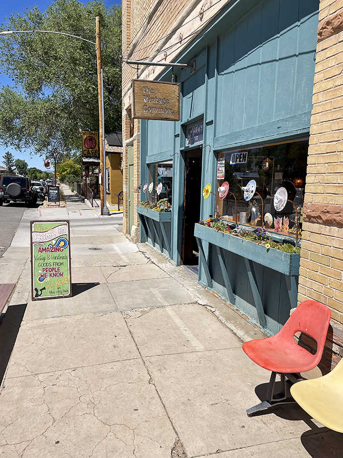 The Vintage Common's sign says it best, amazing goods from people we know, and that's genuinely refreshing.