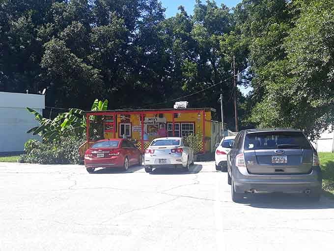 The packed parking lot tells you everything you need to know about Jerry's popularity with hungry locals.