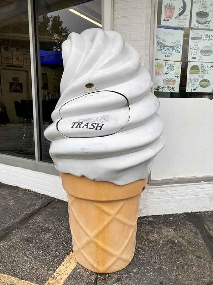 Even the trash can is shaped like a soft serve cone, because at Lee's, the charm never takes a day off.