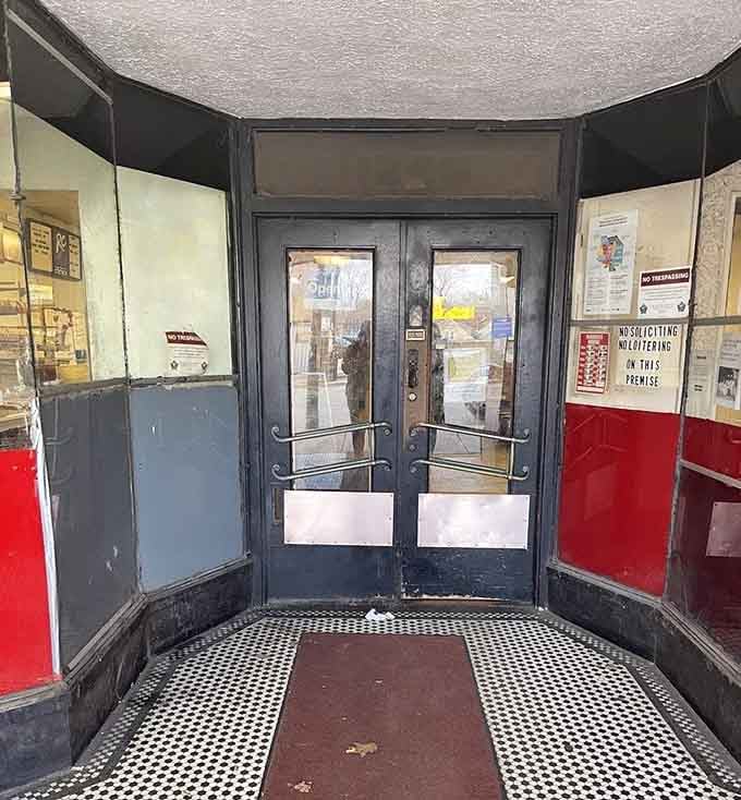 That black and white tile entrance has welcomed donut lovers through those doors more times than anyone can count.
