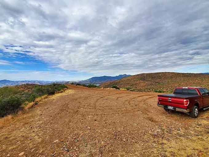 Parking area views that already hint at the adventure waiting down the trail.