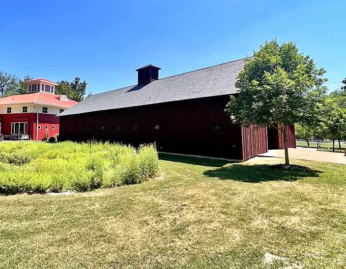 That deep crimson barn standing tall against a cloudless Missouri sky looks like it was painted specifically to make your camera very happy.