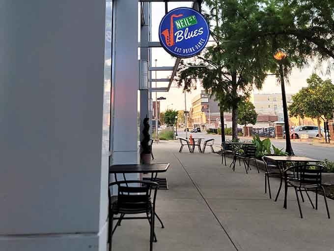 Sidewalk tables, fresh air, and that saxophone sign watching over everything. Outdoor dining has rarely looked this inviting.