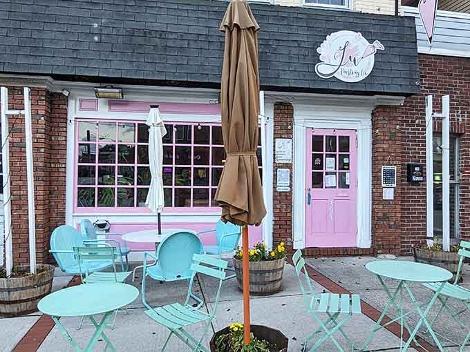 Outdoor seating in cheerful turquoise lets you enjoy your croissants while soaking up that New Jersey sunshine.