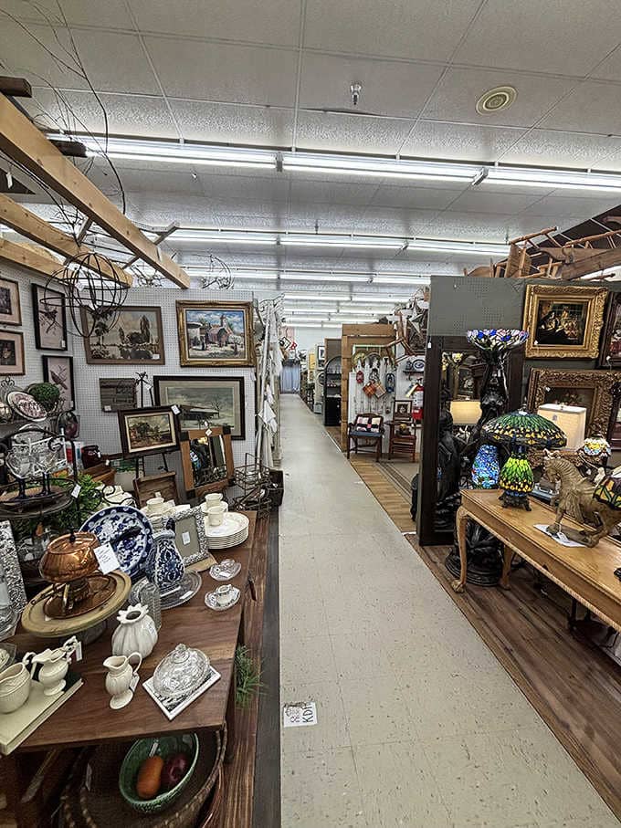 Long aisles lined with oil paintings, Tiffany-style lamps, and antique furniture. This is what a great find feels like.