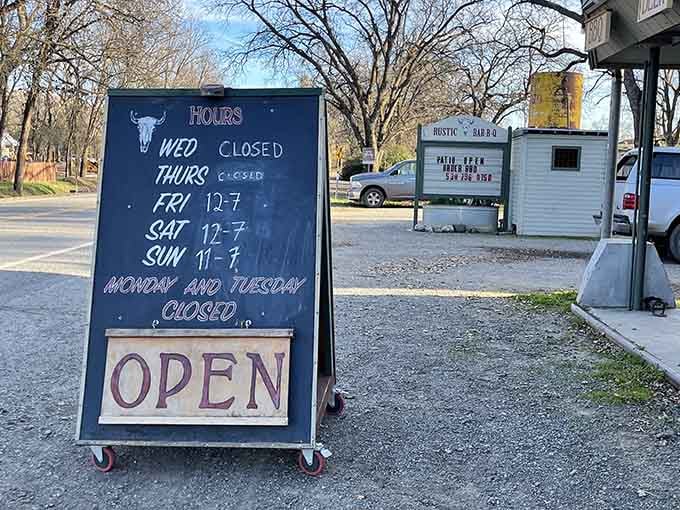 Open Friday through Sunday, which means you need to plan your week around these precious barbecue opportunities accordingly.