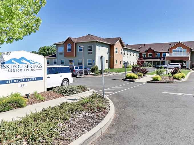 Siskiyou Springs Senior Living shows that retiring in Yreka means comfort, community, and mountains right outside your window.