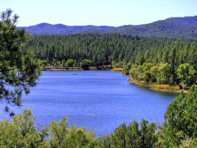 Pines, blue water, and zero crowds — Lynx Lake is Arizona's best-kept mountain secret.