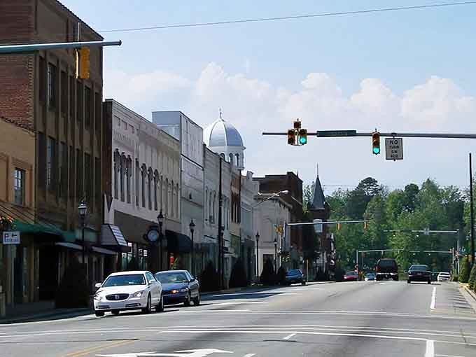 That silver courthouse dome peeking above Marion's main street is basically the town's way of winking at you.
