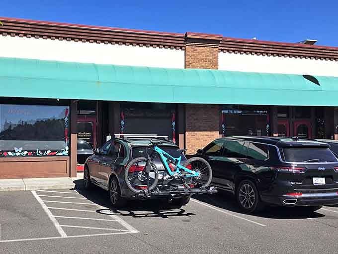 That turquoise awning beckons like a lighthouse guiding hungry souls to their delicious destiny in Flagstaff.