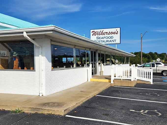 That teal roof and bright white brick say one thing loud and clear: serious seafood lives here.