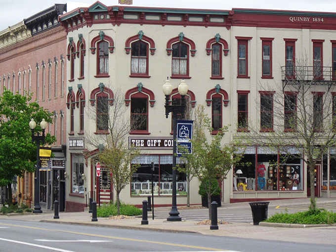 The Quinby Building has been watching over Wooster's downtown since 1894, and it's still the best-dressed corner in town.