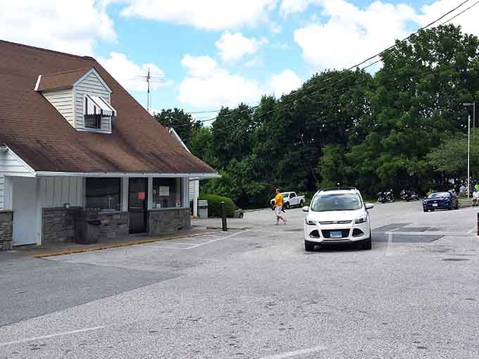 Cars pulling in, people heading straight for the door — Hoffman's parking lot tells the whole delicious story.