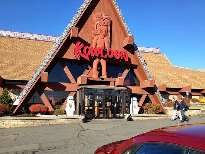 Those guardian lions and towering A-frame roof promise an adventure before you even taste the fried rice.