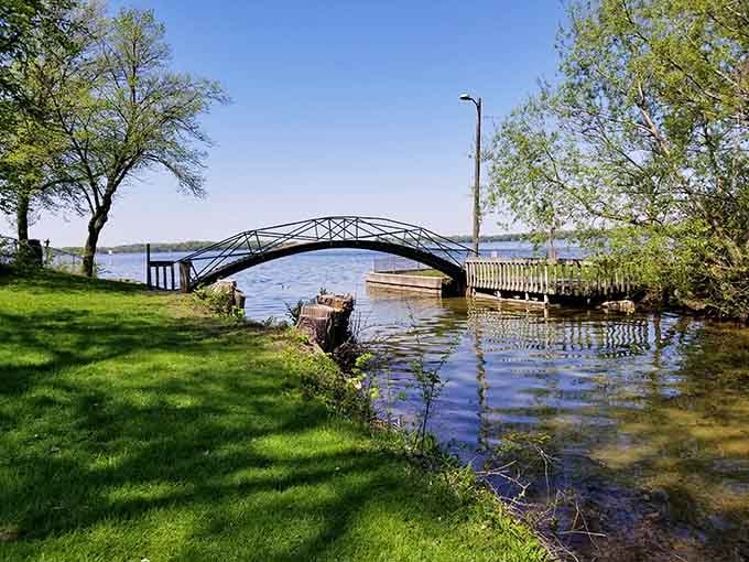 This charming footbridge proves that even the path to paradise can be picture-perfect and Instagram-worthy.