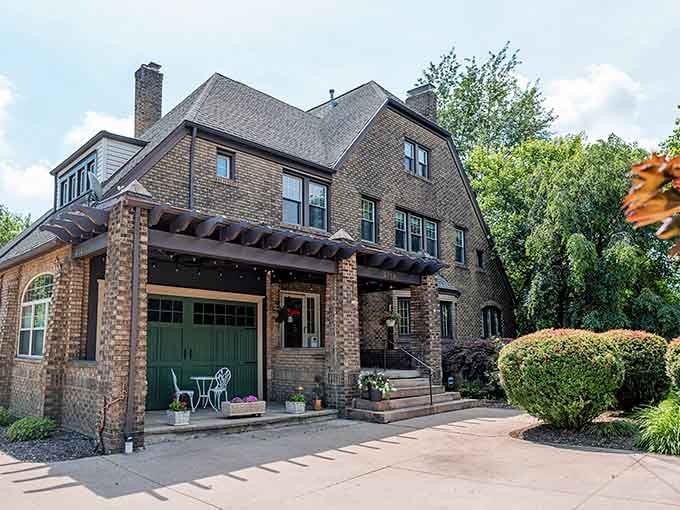 The Hambleton House Bed & Breakfast looks like the kind of place where good decisions get made.