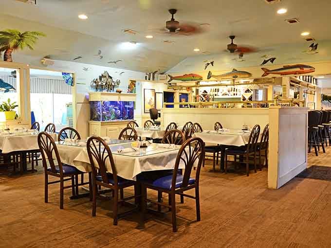 Colorful fish on the walls, ceiling fans spinning lazily, and white tablecloths. Casual never looked this good.