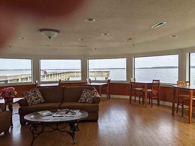 Floor-to-ceiling windows mean you're basically living inside a screensaver, except this view never gets old or repetitive.