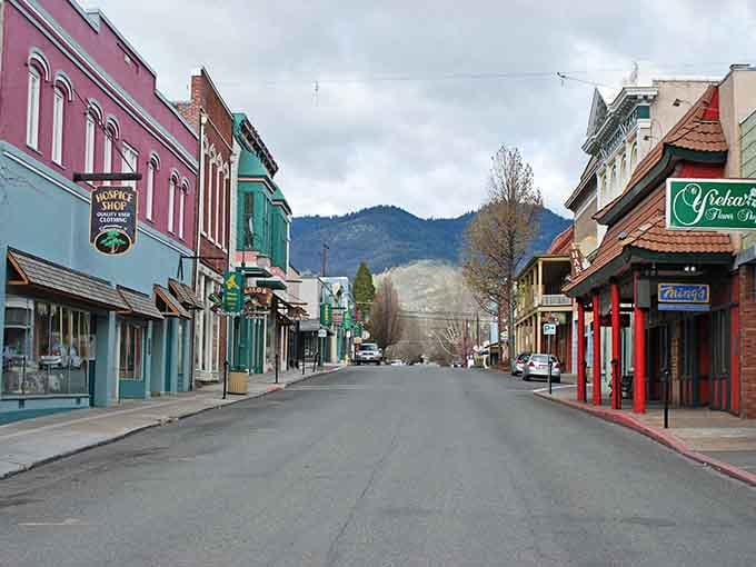 Downtown Yreka proves that small-town charm and big mountain backdrops are a combination nobody should underestimate.
