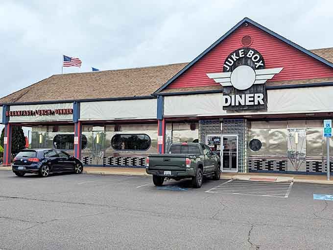Breakfast, lunch, and dinner under one roof, Juke Box Diner means nobody goes home hungry or disappointed.
