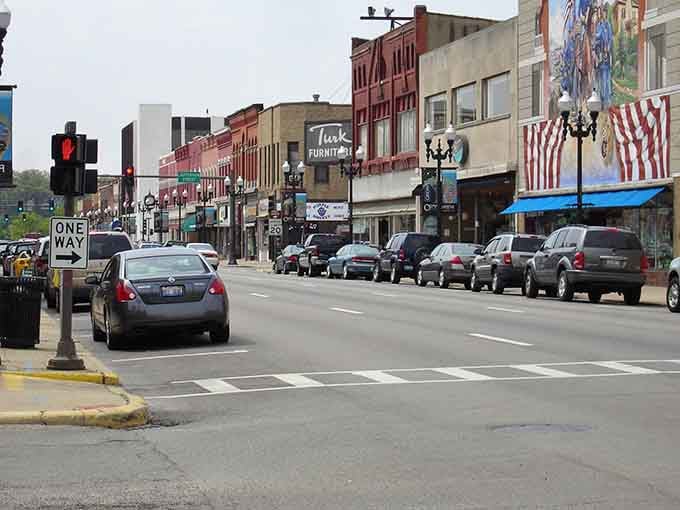 Ottawa's main street stretches out like an open invitation, with murals, storefronts, and good old American energy.