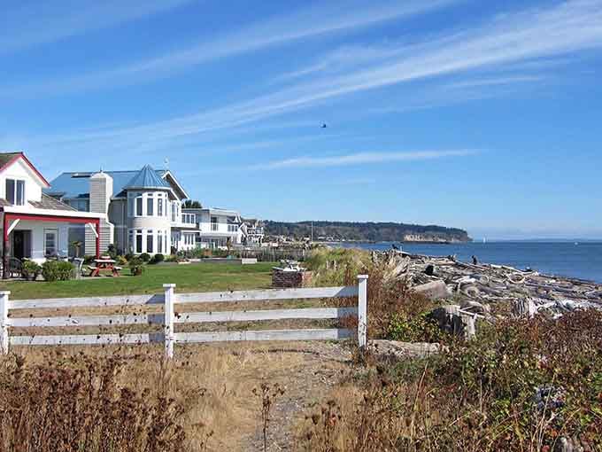 Coastal homes perched along the rocky shore create a postcard scene that feels wonderfully removed from everything.