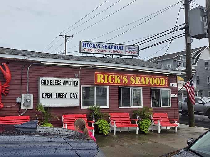 Red benches, a giant lobster, and a marquee blessing America &mdash; Rick's Seafood is patriotism you can eat.