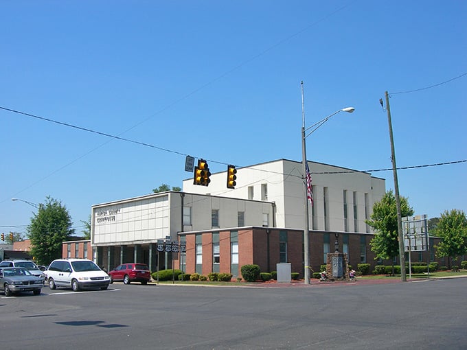 Sunlit trees frame Hamilton's courthouse corner perfectly, proof that small-town Alabama knows how to dress up a Tuesday.