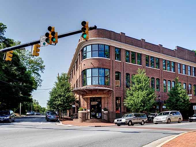 Curved brick corners and floor-to-ceiling windows at Flatiron Kitchen make this downtown intersection look like it belongs on a postcard.