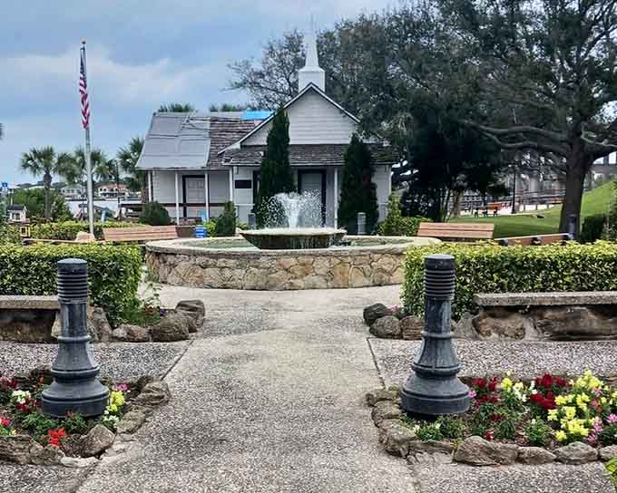A fountain, fresh flowers, and an American flag, this outdoor corner feels like a postcard you can actually stand inside.