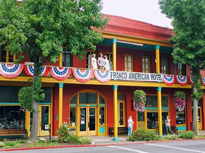 The Franco American Hotel stands dressed for a permanent celebration, because some buildings simply refuse to be ordinary.